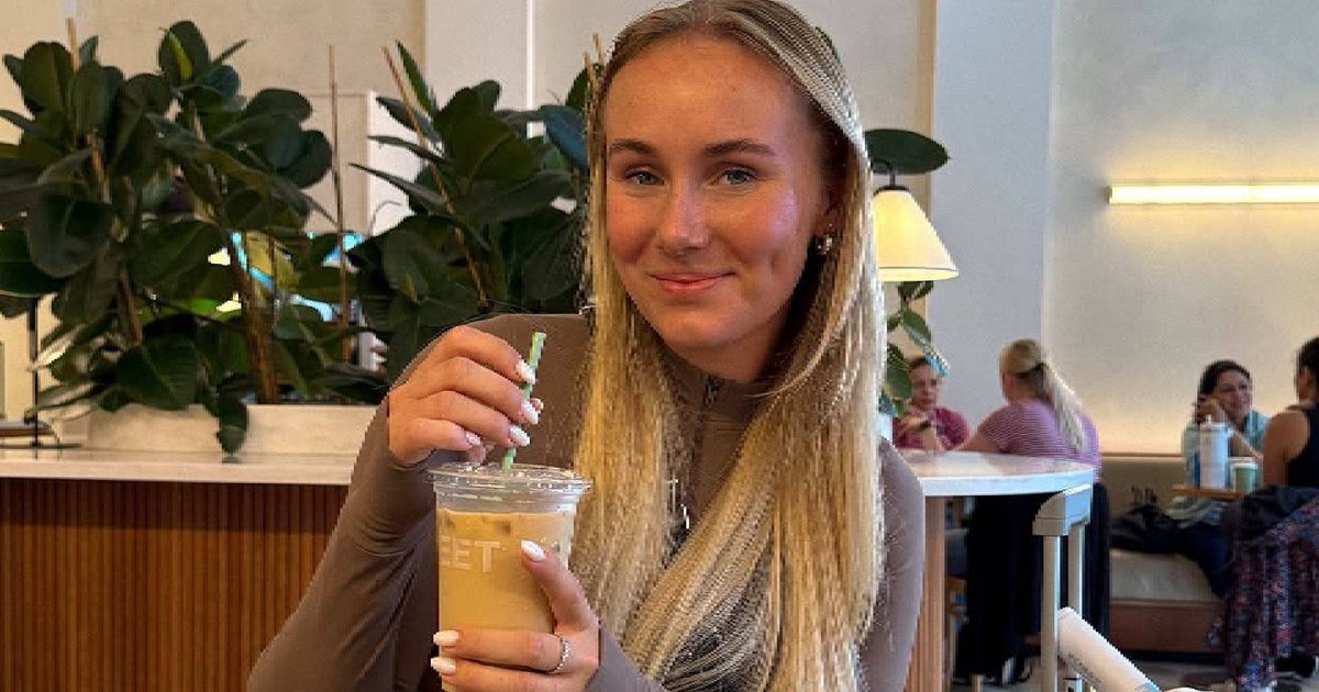 Myron Koops trekt comfortabel pakje aan en laat al haar vormen zien