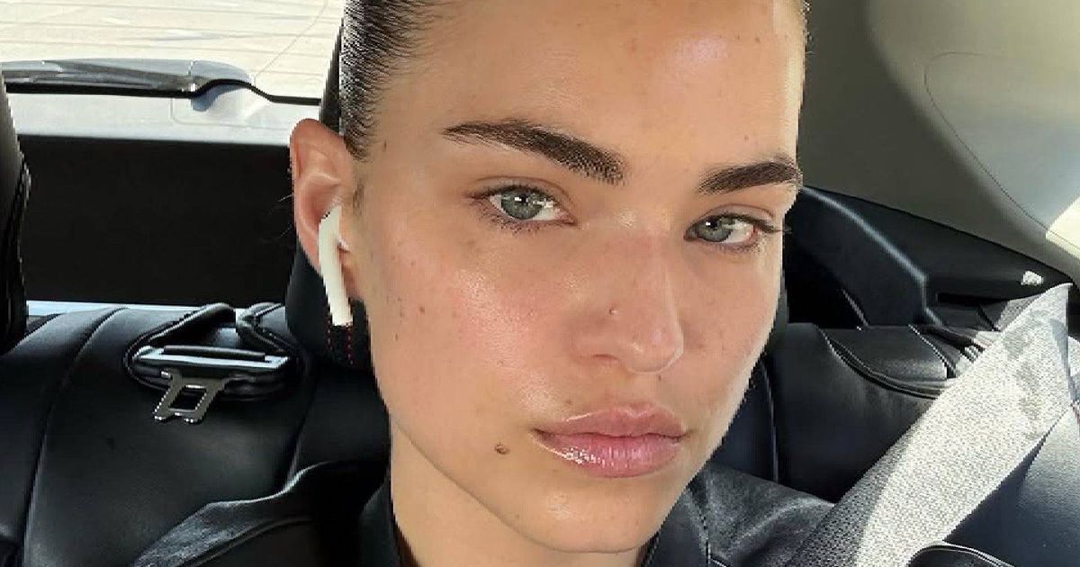 Robin Holzken (vrouw van Bram Krikke) deelt loeihete strandkiekjes