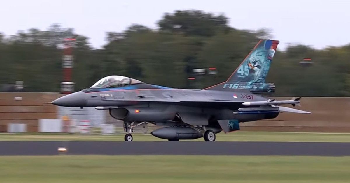 Afscheidsvlucht F16's boven Nederland
