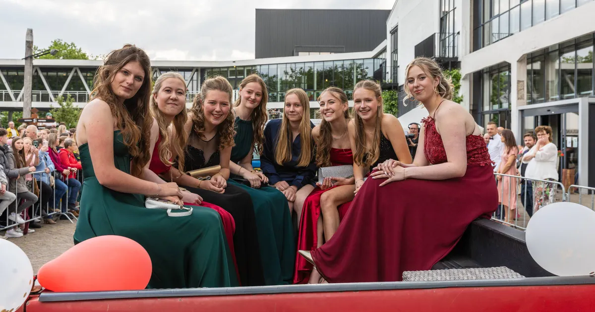 Eindexamenleerlingen Fioretti College Veghel shinen tijdens galatocht