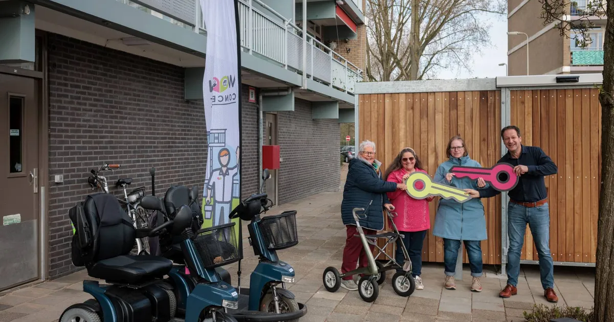 Nieuwe scootmobielstallingen in Koedijkslanden zijn klaar voor gebruik