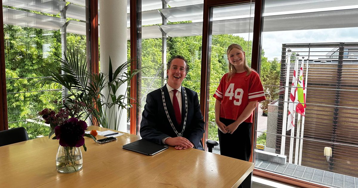 Tess Kist als eerste kinderburgemeester van Meppel gekozen