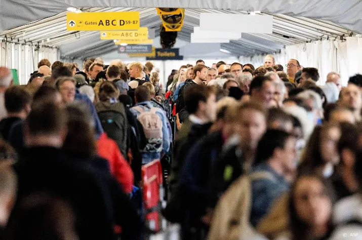 Anderhalf keer zoveel passagiers Nederlandse luchthavens