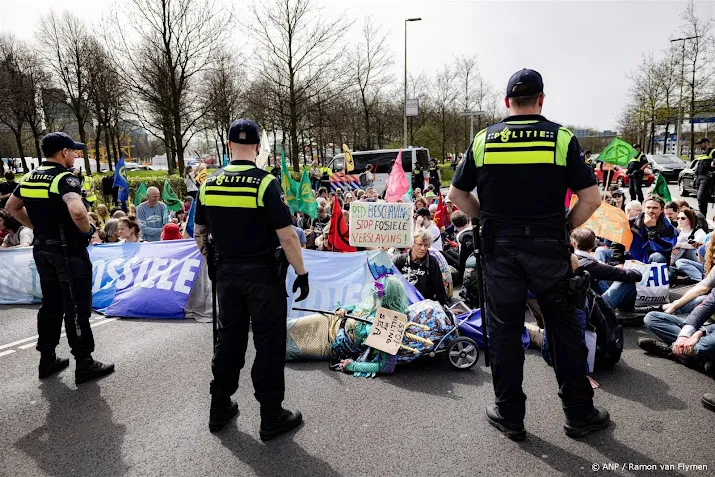Blokkades Extinction Rebellion verplaatsen zich door Den Haag