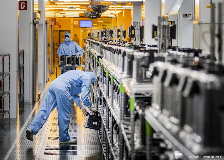 Productie Nederlandse industrie krimpt zes maanden op rij