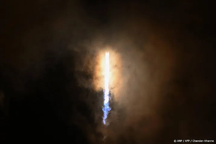 Raket voor eerste commerciële ruimtewandeling gelanceerd