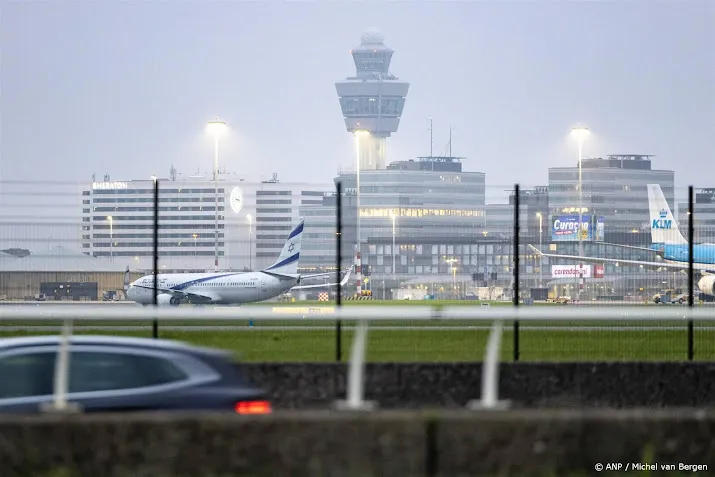 Kabinet ontziet luchtvaart, krimp Schiphol niet nog groter