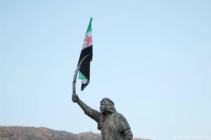 Syrische Koerden nemen vlag van nieuwe leiders over