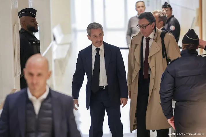 Rechtszaak Franse oud-president Sarkozy om geld Kaddafi begonnen