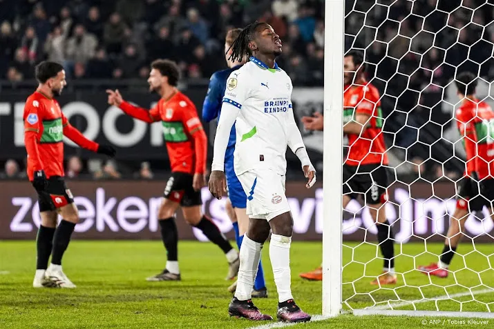 PSV geeft bij NEC in slotfase voorsprong weg en verspeelt punten