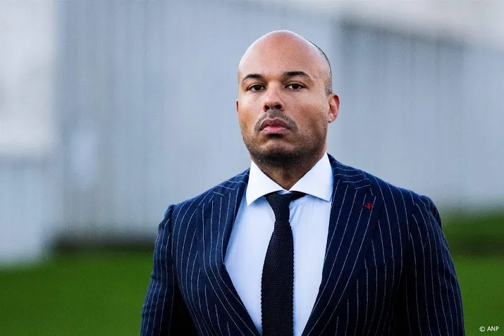 'Op nadrukkelijk verzoek' blijven advocaten Taghi aan