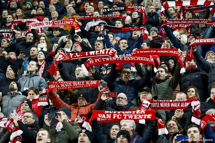 FC Twente vult lege tribunes van Vak-P met jongeren