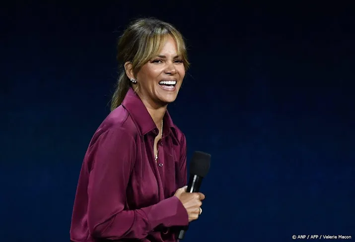 Oud-winnaars Berry, Cruz en Goldberg reiken Oscars uit