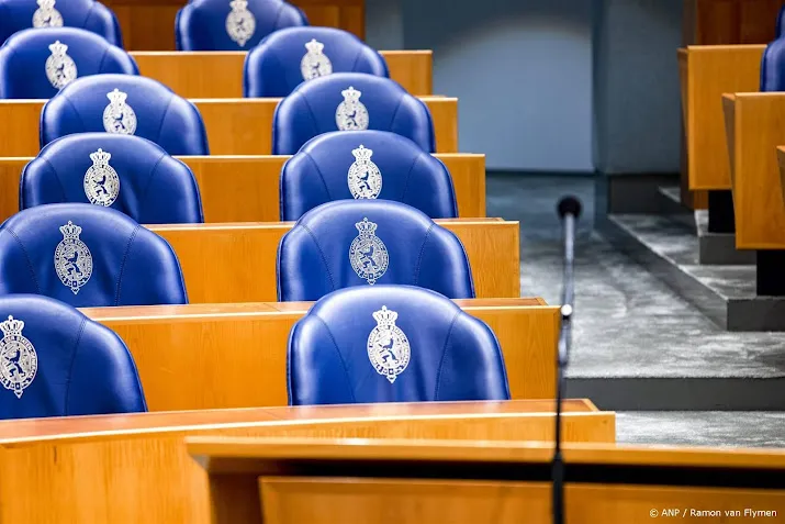 Indringer aangehouden die Kamergebouw binnenkwam met steekwapen