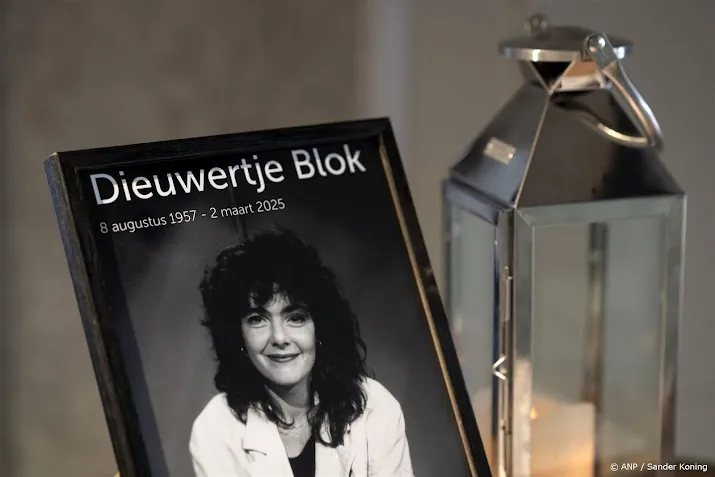 Peter de Bie Herdenkt Vrouw Dieuwertje Blok's Uitvaart