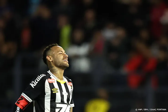 Neymar verlengt aflopend contract bij Santos met half jaar