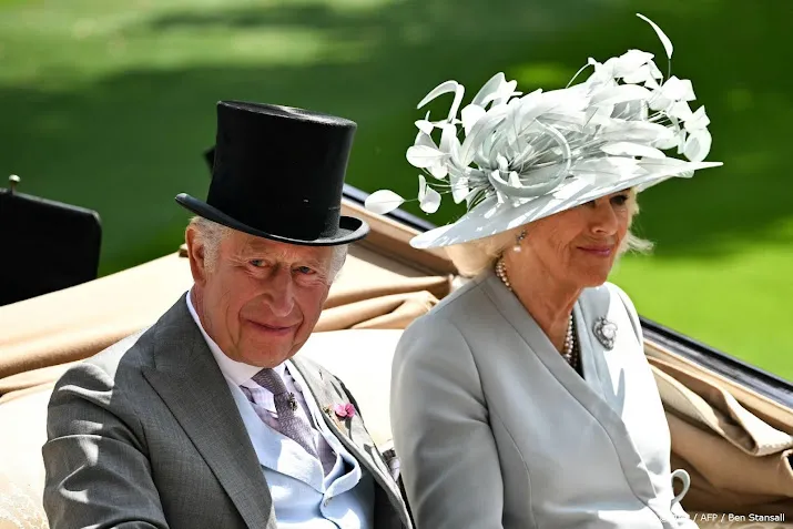 Charles en Camilla vieren pride met liedje Chappell Roan