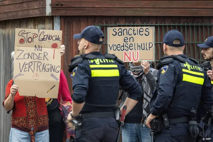 Bekeuring voor actievoerders op spoor bij station Den Haag CS