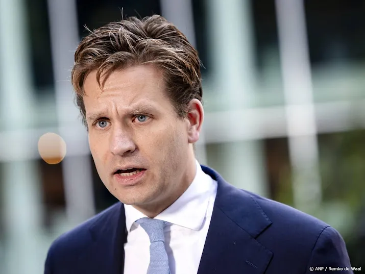 Minister Karremans komt regionale postbedrijven tegemoet