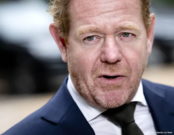 Van Weel naar Buitenlandse Zaken, voorzitter senaat naar VWS