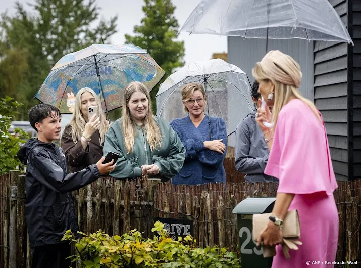 Handkus van 'powervrouw' Máxima maakt indruk in Almere