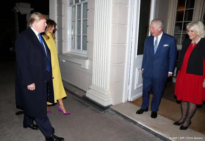 Trump bezoekt het graf van Elizabeth tijdens staatsbezoek