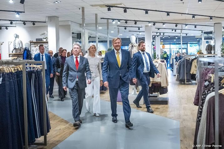 Koning en minister Keijzer bespreken toekomst Assen in warenhuis