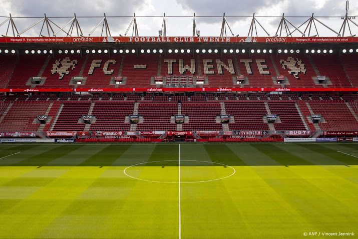 Voetbalsters FC Twente winnen topper bij PSV en blijven koploper