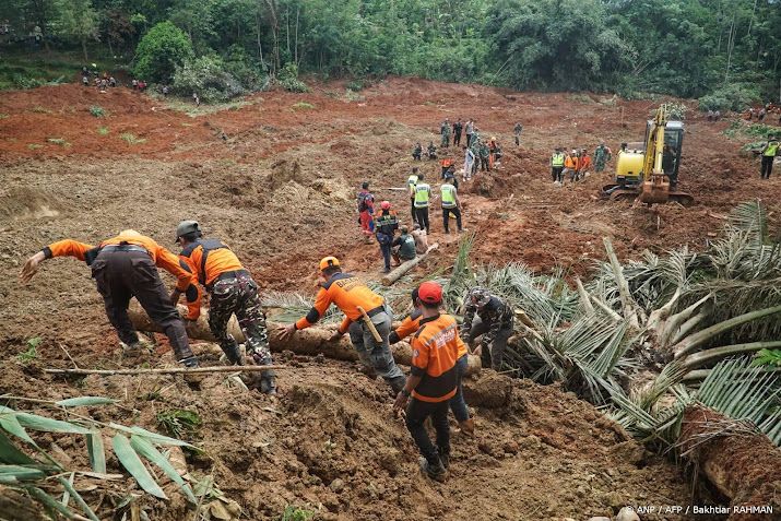 Meerdere doden en vermisten bij aardverschuiving in Indonesië