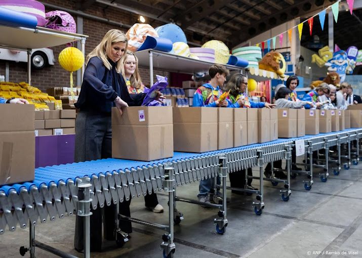 Máxima helpt Jarige Job met miljoenste verjaardagsbox