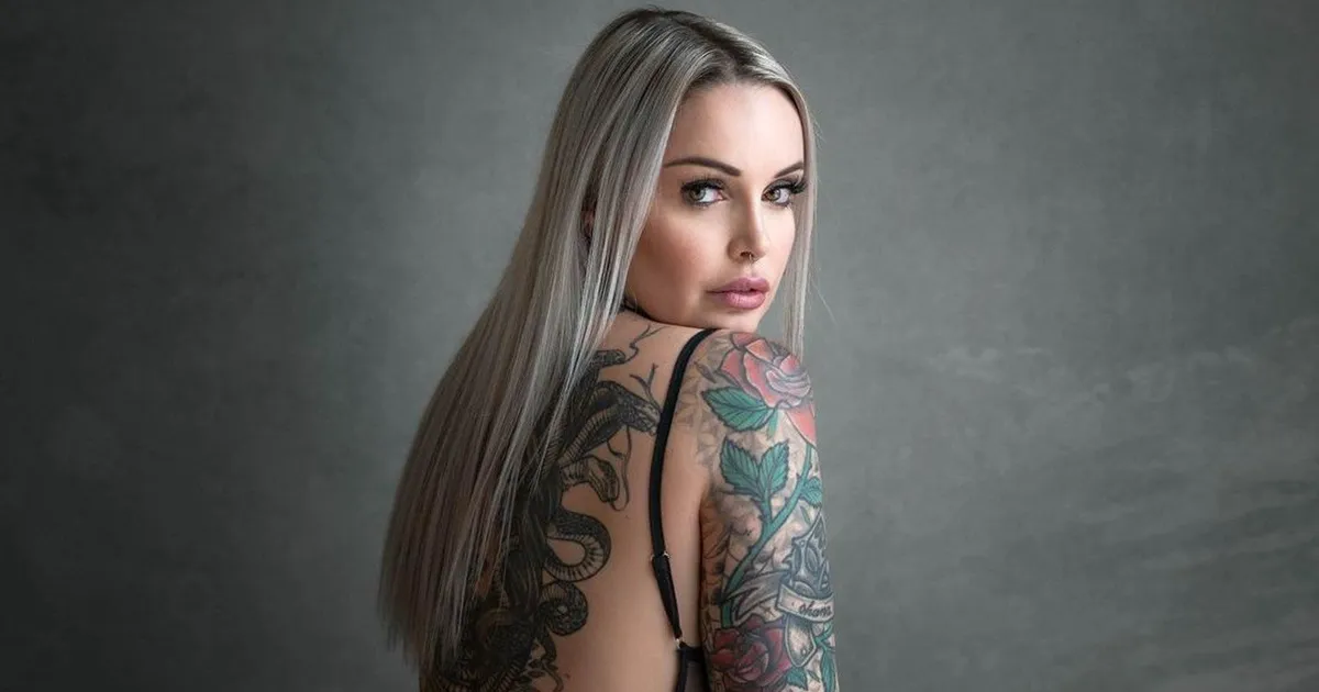 'Temptation'-Pommeline showt haar billen in een kleine string: "Wat een ...