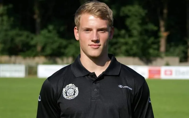 Voetballer Niels De Wolf (27) overleden nadat hij in elkaar zakte tijdens wedstrijd