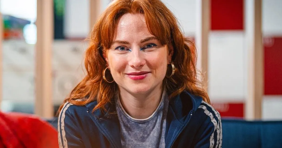 Speelt er meer tussen Raven en Jill? 'Familie'-actrice Britt Das ...