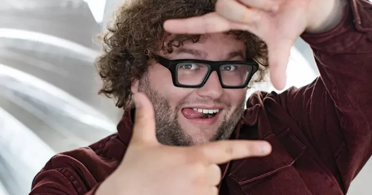 Bijzonder pijnlijk voor Manu Van Acker: MNM-dj krijgt bikkelharde ...