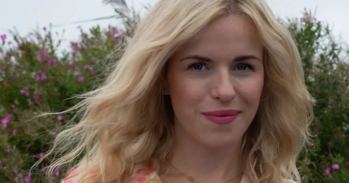 Ex-K3'tje Josje Huisman deelt magnifieke beelden van zwangere buik ...