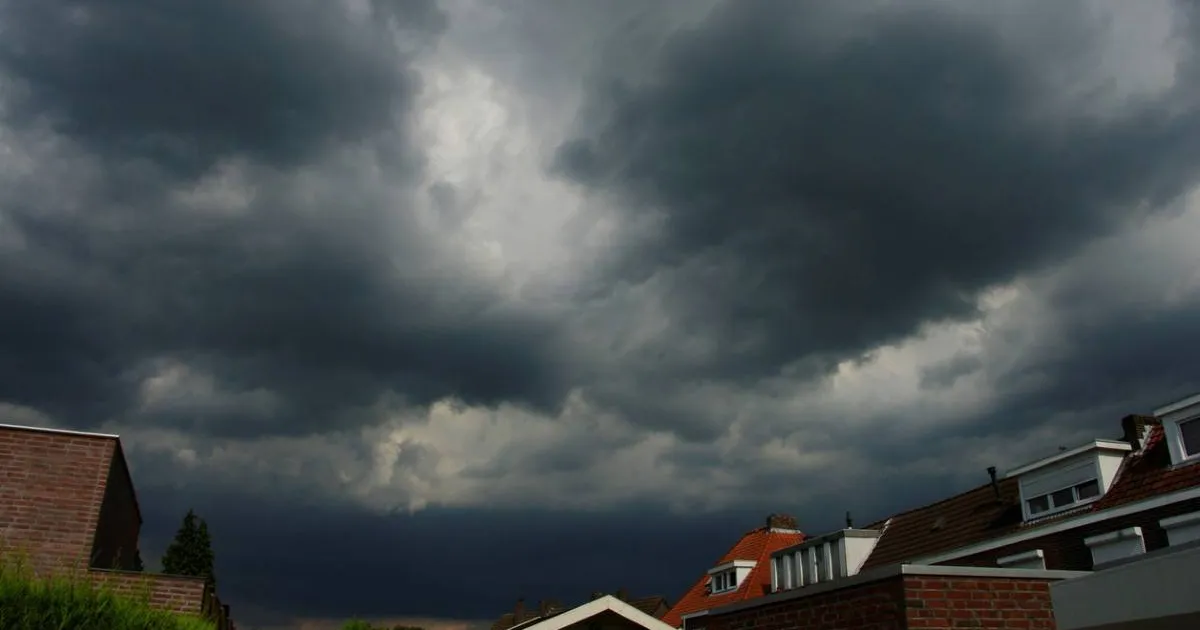 LIVE - Zware regen en onweer op komst, noodnummer 1722 geactiveerd