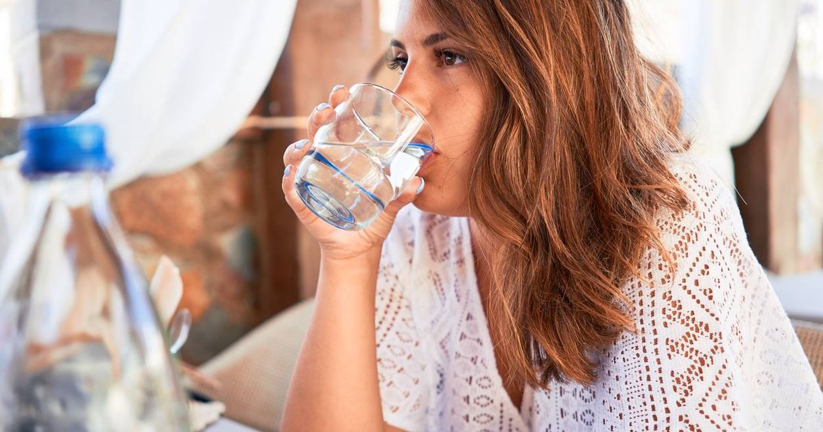 Het effect van voldoende water drinken op je concentratie en humeur