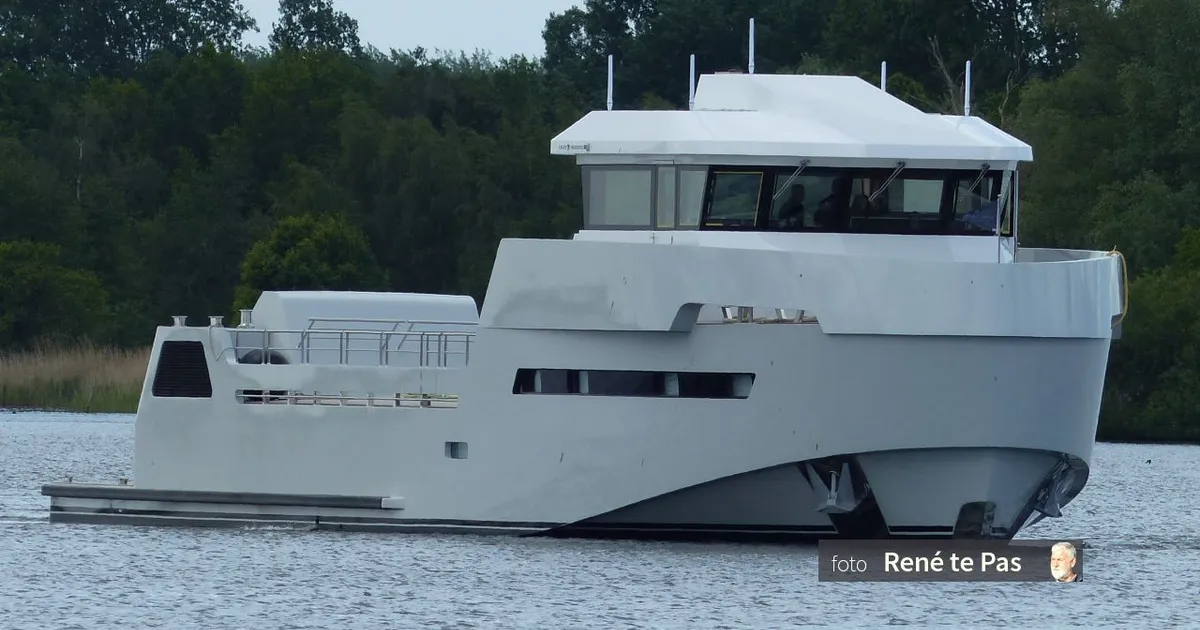 Bijzonder schip bij Arkersluis