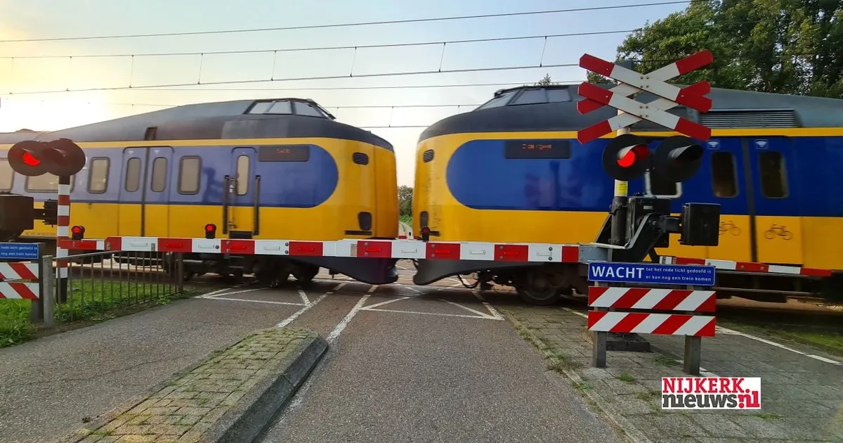 1 spoorboom bleef open (video)
