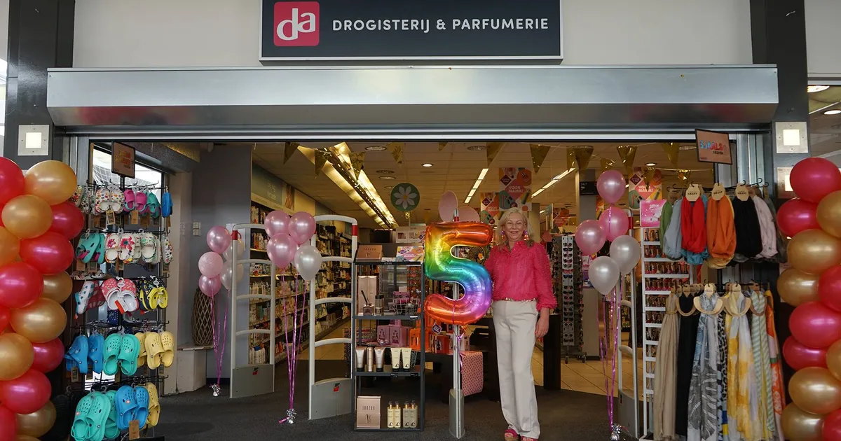 Feest bij de DA Drogisterij in winkelcentrum Paasbos.