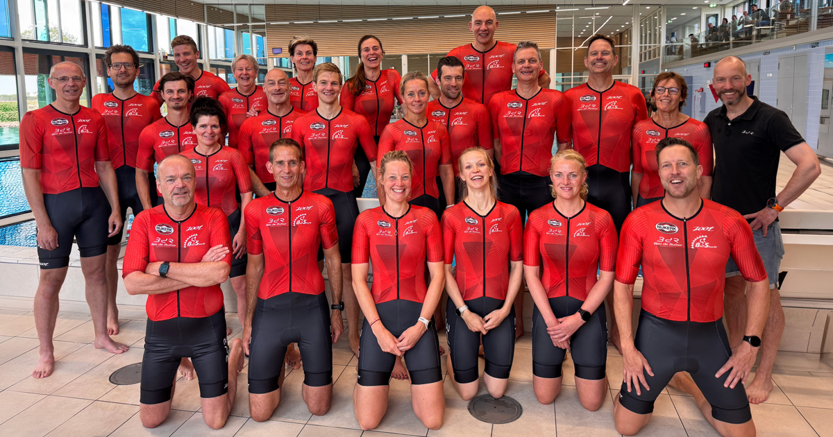 Triatlonafdeling AV Nijkerk heeft nieuwe wedstrijdkleding