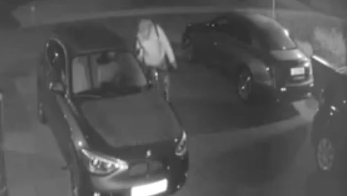 Politie zet beelden auto-inbraken Dommelbergen en Vlindervallei online