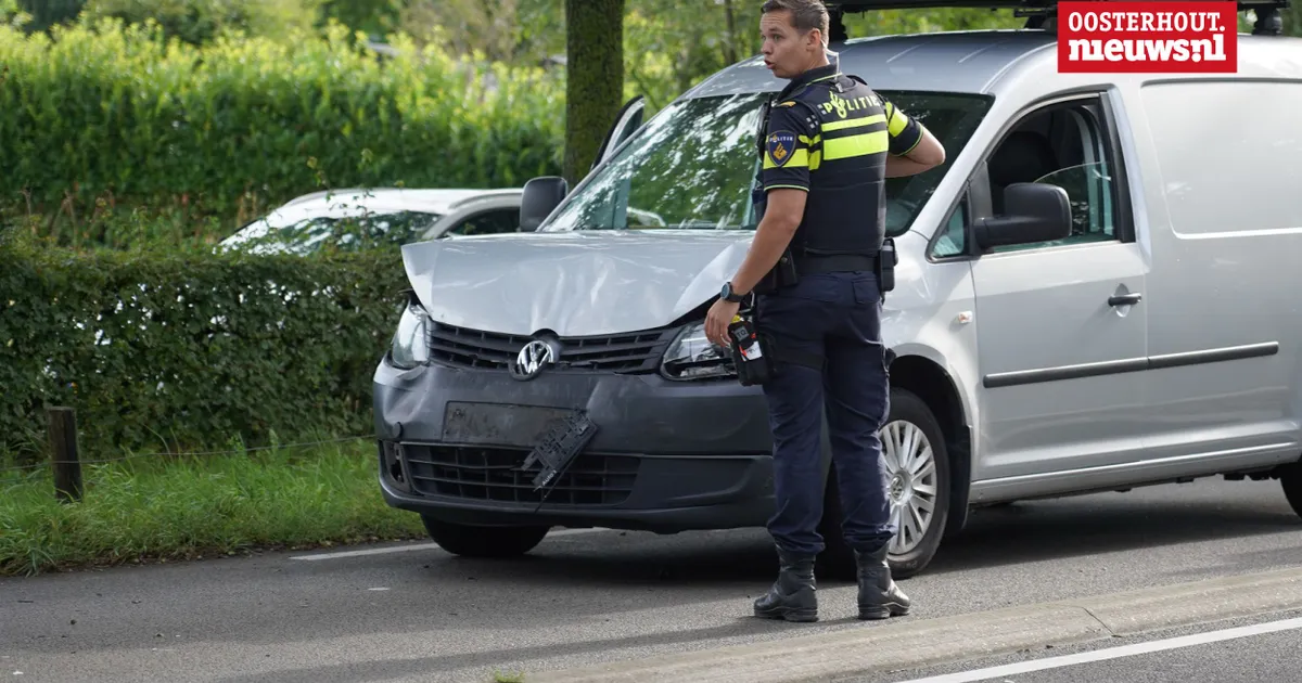 Kop-staartbotsing op de Rijksweg Dorst zorgt voor fikse file