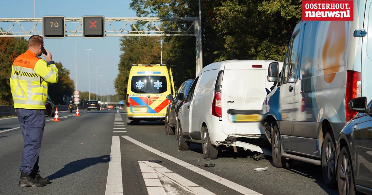 Ongeluk op A27 bij Oosterhout Zuid: Vrouw gewond, lange file door afsluiting