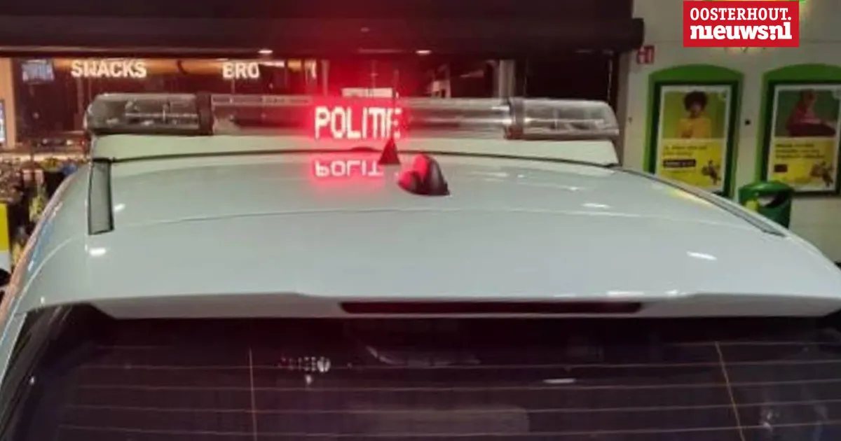 Hardrijder zonder rijbewijs scheurt met 180 km/u over de weg