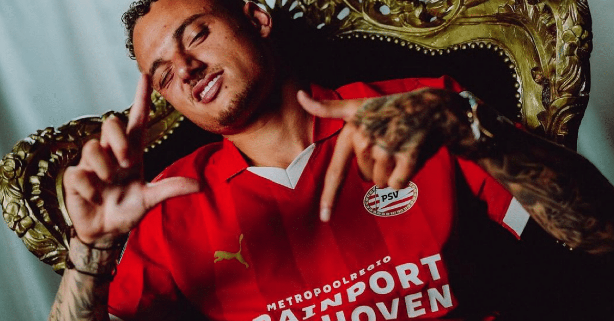 Profvoetballer Noa Lang nu ook rapper: 'Noano op je feestje' (VIDEO)