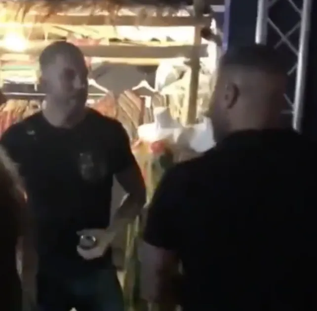 Zien: Temptation-Alex en zijn vriend gaan op de vuist met Niels