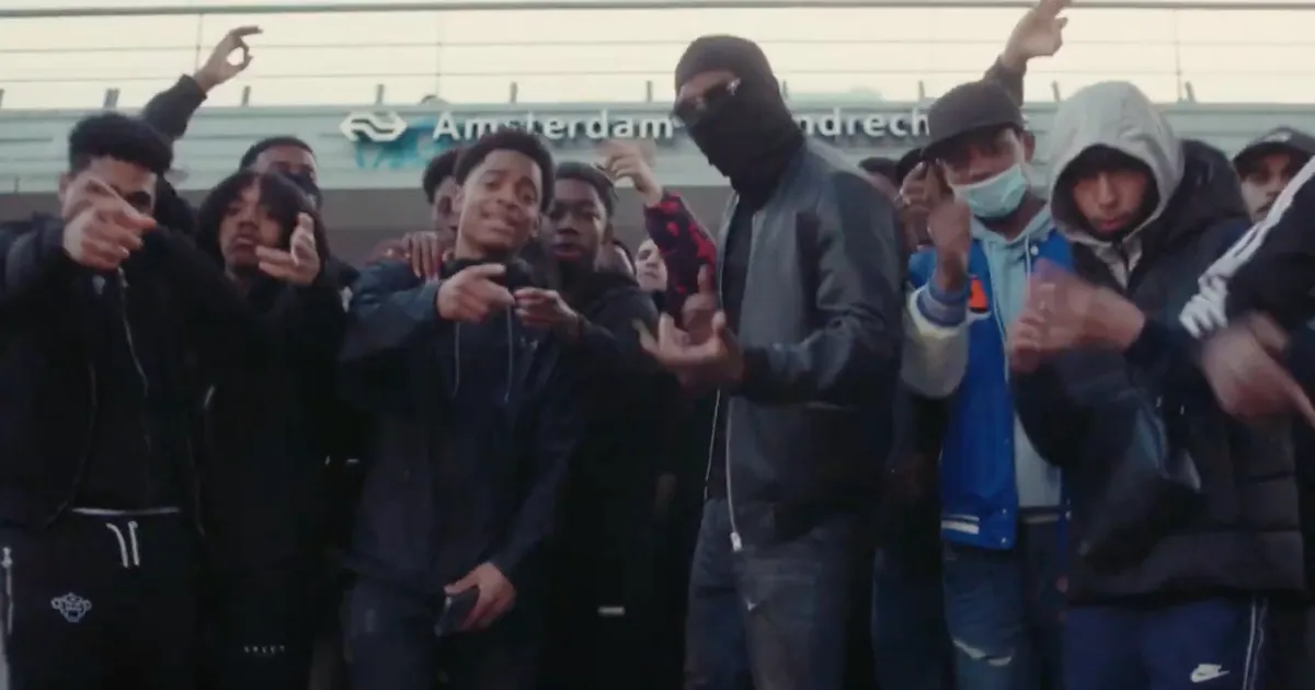 JoeyAK weer op vrije voeten en brengt eerste clip uit: "Mijn shooters ...
