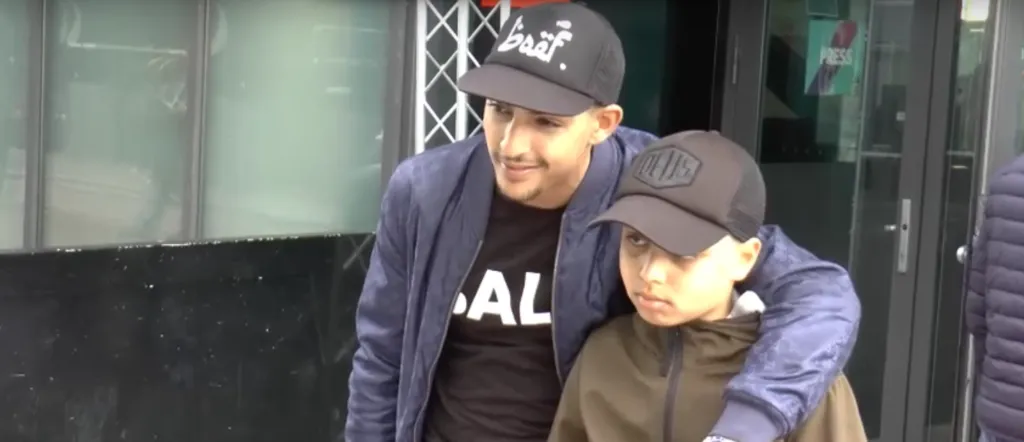 Boef vindt zijn fans belangrijker dan de paparazzi!