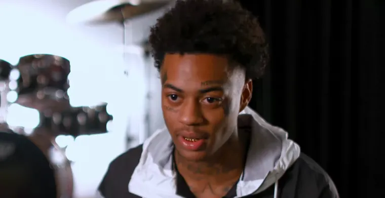 Volledige Fragment: Boonk valt flauw tijdens interview